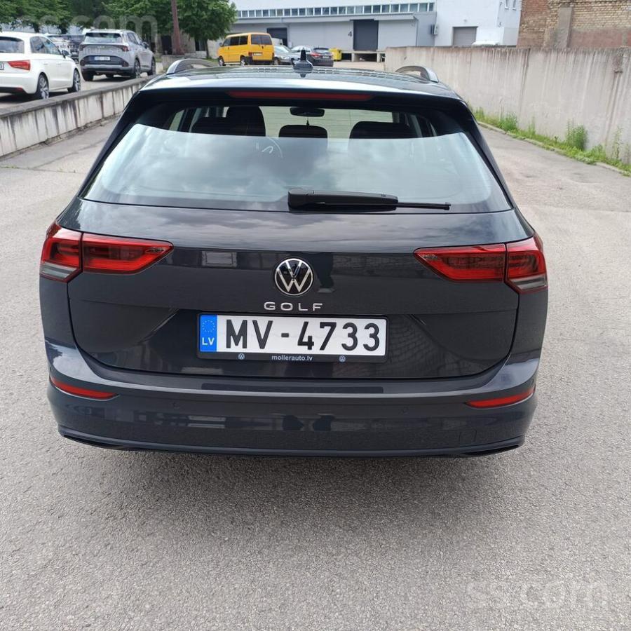 Grey Volkswagen Golf VIII 2021 in Riga, with an engine capacity of 2.00 L and mileage of 400 thousand km for 11900 €, photo 7 on AUTOMOTO.COM.LV