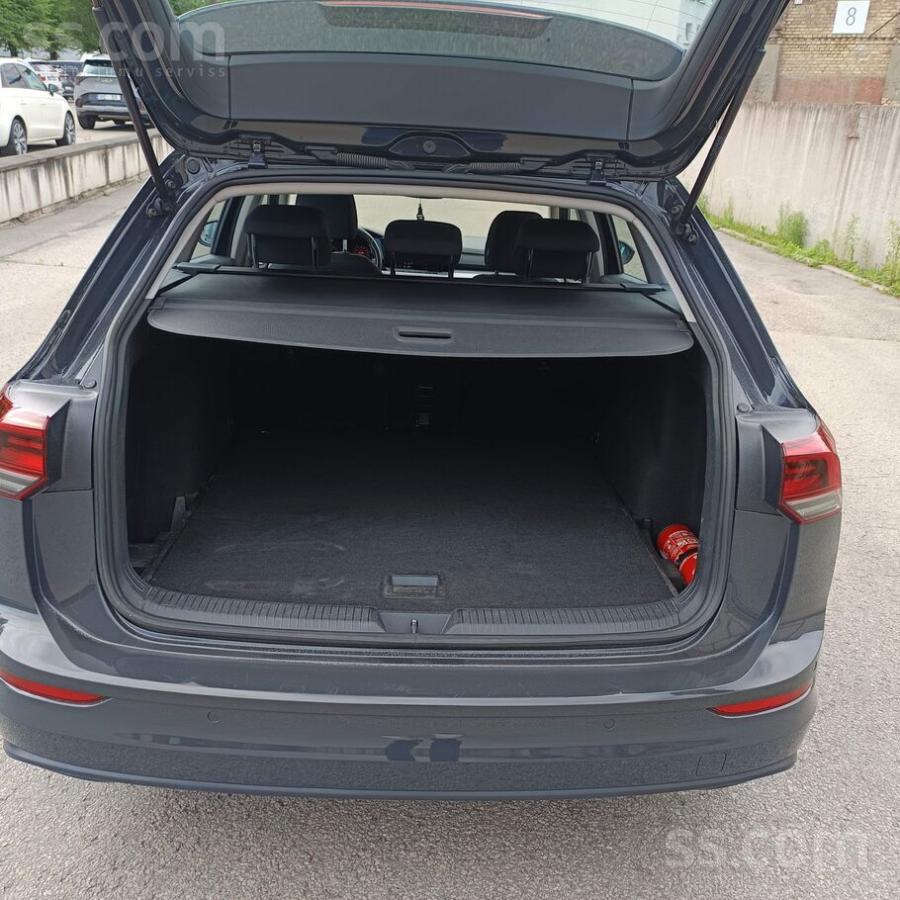 Grey Volkswagen Golf VIII 2021 in Riga, with an engine capacity of 2.00 L and mileage of 400 thousand km for 11900 €, photo 14 on AUTOMOTO.COM.LV