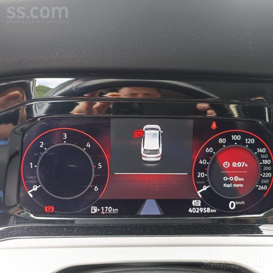 Grey Volkswagen Golf VIII 2021 in Riga, with an engine capacity of 2.00 L and mileage of 400 thousand km for 11900 €, photo 16 on AUTOMOTO.COM.LV