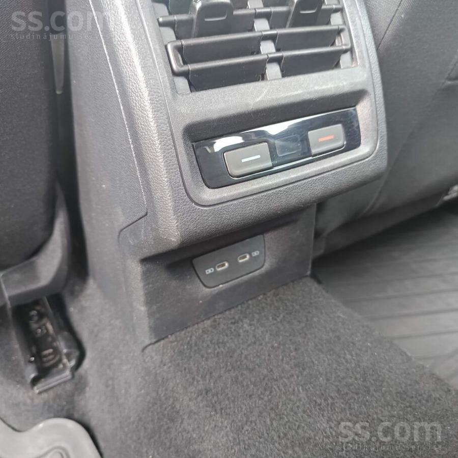 Grey Volkswagen Golf VIII 2021 in Riga, with an engine capacity of 2.00 L and mileage of 400 thousand km for 11900 €, photo 17 on AUTOMOTO.COM.LV