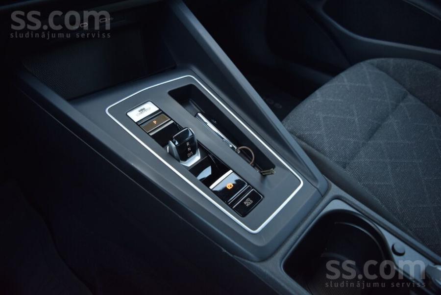 Pelēks Volkswagen Golf VIII 2021 Rīga, ar dzinēja tilpumu 1.50 L un nobraukumu 117 tūkst. km par 15800 €, foto 6 vietnē AUTOMOTO.COM.LV