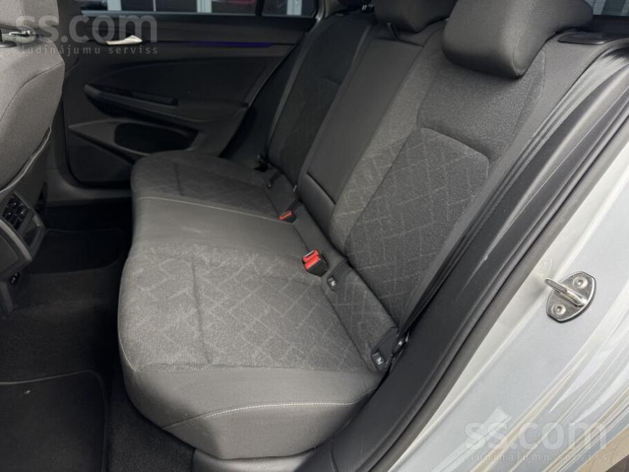 Pelēks Volkswagen Golf VIII 2021 Valmiera, ar dzinēja tilpumu 2.00 L un nobraukumu 128 tūkst. km par 15800 €, foto 20 vietnē AUTOMOTO.COM.LV