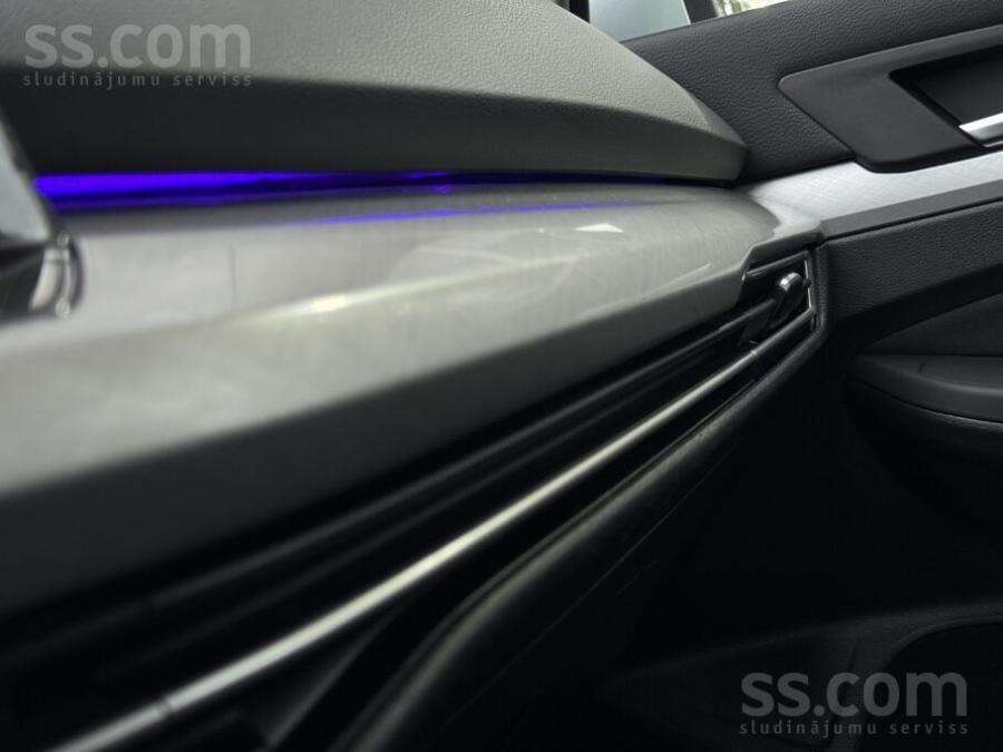 Pelēks Volkswagen Golf VIII 2021 Valmiera, ar dzinēja tilpumu 2.00 L un nobraukumu 128 tūkst. km par 15800 €, foto 24 vietnē AUTOMOTO.COM.LV