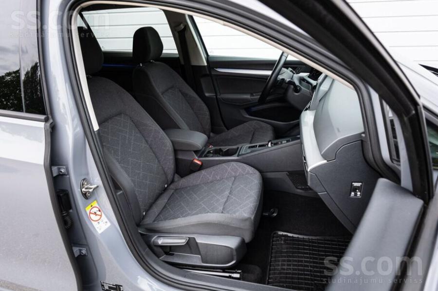 Grey Volkswagen Golf VIII 2022 in Riga, with an engine capacity of 2.00 L and mileage of 214 thousand km for 14250 €, photo 7 on AUTOMOTO.COM.LV