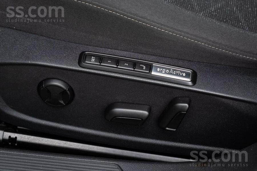 Grey Volkswagen Golf VIII 2022 in Riga, with an engine capacity of 2.00 L and mileage of 214 thousand km for 14250 €, photo 19 on AUTOMOTO.COM.LV