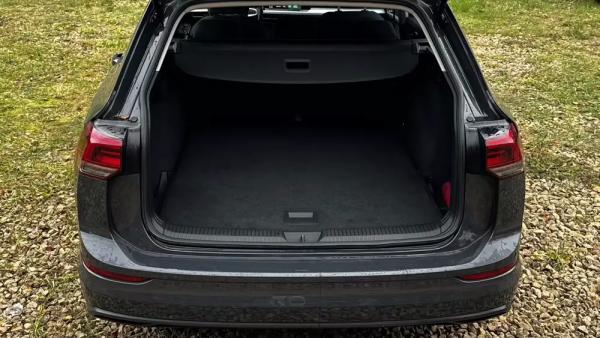 Grey Volkswagen Golf VIII 2022 in Riga, with an engine capacity of 2.00 L and mileage of 208 thousand km for 15600 €, photo 9 on AUTOMOTO.COM.LV