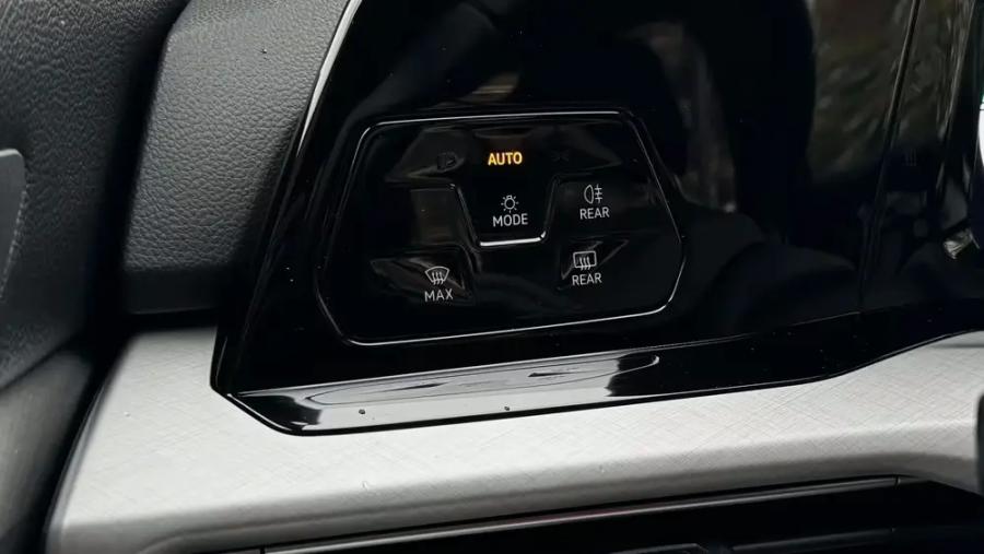 Серый Фольксваген Golf 8 2022 в Рига, объемом двигателя 2.00 л и пробегом 208 тыс. км за 15600 €, фото 19 на AUTOMOTO.COM.LV