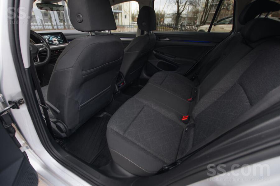 Grey Volkswagen Golf VIII 2022 in Riga, with an engine capacity of 2.00 L and mileage of 180 thousand km for 14800 €, photo 7 on AUTOMOTO.COM.LV