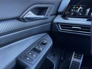 Серый Фольксваген Golf 8 2022 в Рига, объемом двигателя 2.00 л и пробегом 196 тыс. км за 19900 €, фото 27 на AUTOMOTO.COM.LV