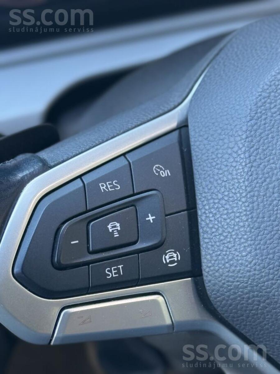 Grey Volkswagen Golf VIII 2022 in Riga, with an engine capacity of 2.00 L and mileage of 142 thousand km for 15500 €, photo 15 on AUTOMOTO.COM.LV