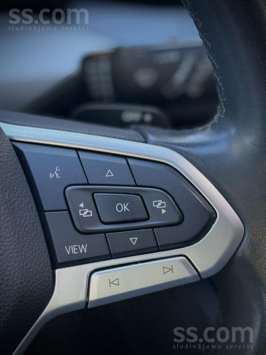 Grey Volkswagen Golf VIII 2022 in Riga, with an engine capacity of 2.00 L and mileage of 142 thousand km for 15500 €, photo 16 on AUTOMOTO.COM.LV