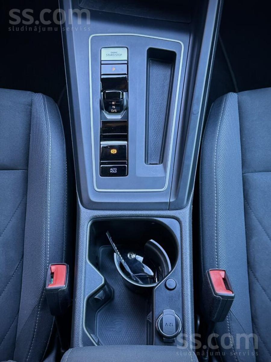 Grey Volkswagen Golf VIII 2022 in Riga, with an engine capacity of 2.00 L and mileage of 142 thousand km for 15500 €, photo 19 on AUTOMOTO.COM.LV