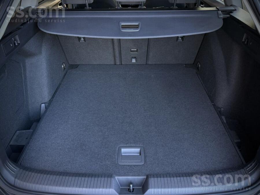 Grey Volkswagen Golf VIII 2022 in Riga, with an engine capacity of 2.00 L and mileage of 142 thousand km for 15500 €, photo 30 on AUTOMOTO.COM.LV