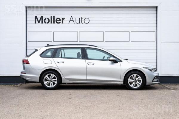 Pelēks Volkswagen Golf VIII 2023 Rīga, ar dzinēja tilpumu 2.00 L un nobraukumu 136 tūkst. km par 16450 €, foto 5 vietnē AUTOMOTO.COM.LV