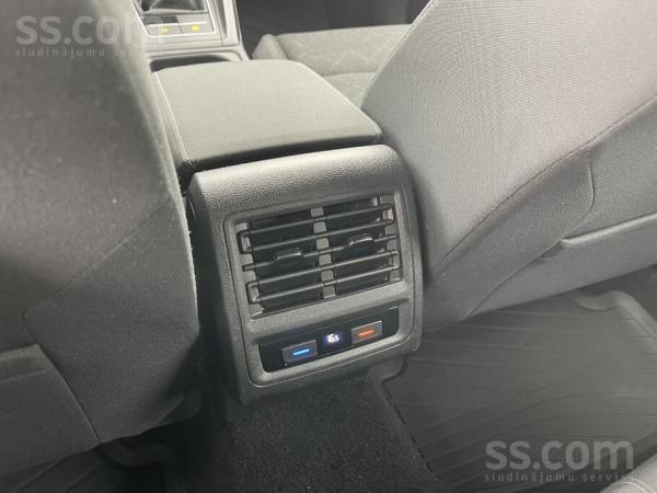 Красный Фольксваген Golf 8 2021 в Рига, объемом двигателя 2.00 л и пробегом 114 тыс. км за 12900 €, фото 11 на AUTOMOTO.COM.LV