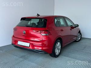 Red Volkswagen Golf VIII 2021 in Riga, with an engine capacity of 2.00 L and mileage of 197 thousand km for 12990 €, photo 3 on AUTOMOTO.COM.LV