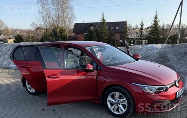 Sarkans Volkswagen Golf VIII 2021 Rēzekne, ar dzinēja tilpumu 1.00 L un nobraukumu 84 tūkst. km par 17500 €, foto 2 vietnē AUTOMOTO.COM.LV