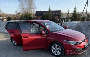 Sarkans Volkswagen Golf VIII 2021 Rēzekne, ar dzinēja tilpumu 1.00 L un nobraukumu 84 tūkst. km par 17500 €, foto 2 vietnē AUTOMOTO.COM.LV