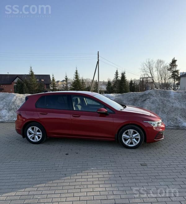 Sarkans Volkswagen Golf VIII 2021 Rēzekne, ar dzinēja tilpumu 1.00 L un nobraukumu 84 tūkst. km par 17500 €, foto 4 vietnē AUTOMOTO.COM.LV