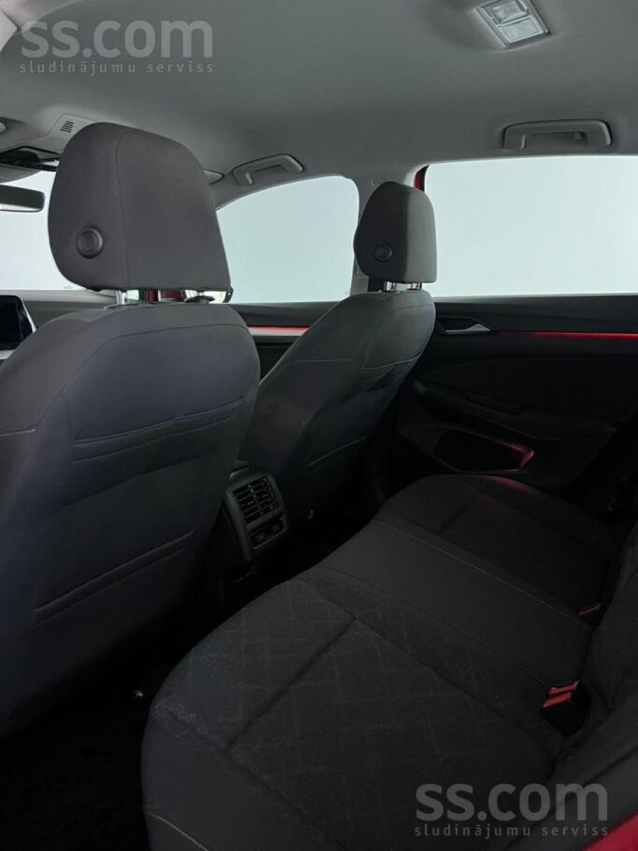 Sarkans Volkswagen Golf VIII 2021 Rīga, ar dzinēja tilpumu 2.00 L un nobraukumu 197 tūkst. km par 12990 €, foto 17 vietnē AUTOMOTO.COM.LV
