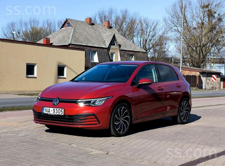 Красный Фольксваген Golf 8 2022 в Лиепая, объемом двигателя 1.00 л и пробегом 46 тыс. км за 17000 €, фото 1 на AUTOMOTO.COM.LV