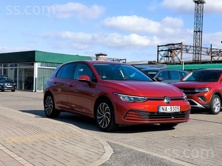 Красный Фольксваген Golf 8 2022 в Лиепая, объемом двигателя 1.00 л и пробегом 46 тыс. км за 17000 €, фото 6 на AUTOMOTO.COM.LV