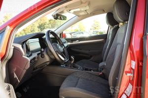 Красный Фольксваген Golf 8 2022 в Тукумс, объемом двигателя 2.00 л и пробегом 241 тыс. км за 11490 €, фото 7 на AUTOMOTO.COM.LV