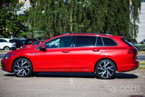 Красный Фольксваген Golf 8 2023 в Рига, объемом двигателя 1.50 л и пробегом 50 тыс. км за 22950 €, фото 3 на AUTOMOTO.COM.LV