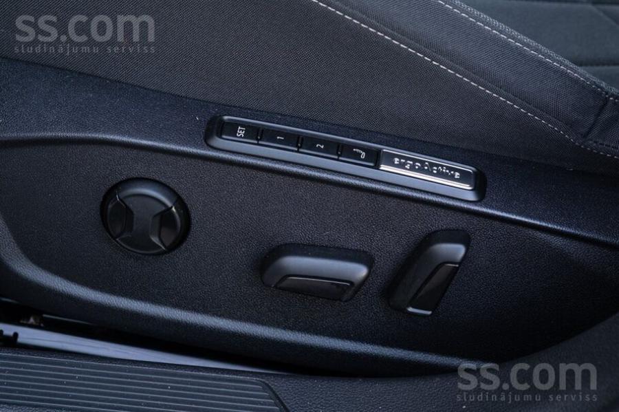 Balts Volkswagen Golf VIII 2021 Rīga, ar dzinēja tilpumu 1.40 L un nobraukumu 89 tūkst. km par 20900 €, foto 20 vietnē AUTOMOTO.COM.LV