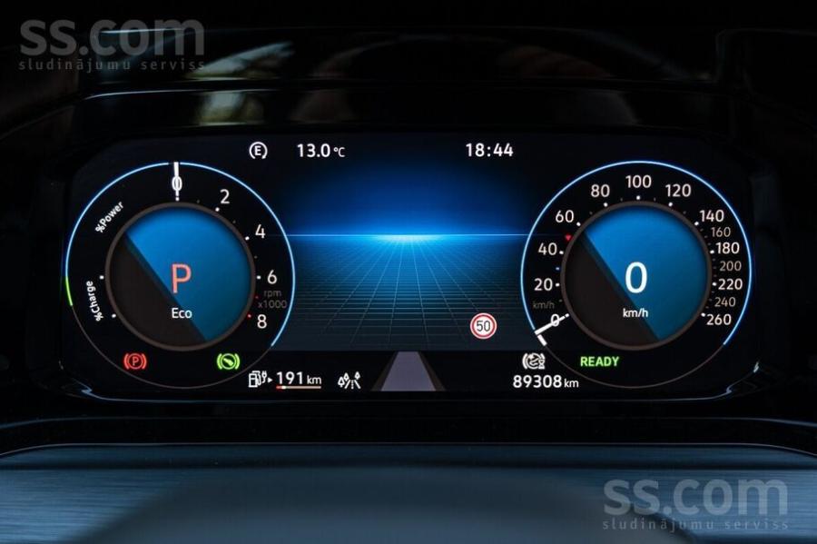 Balts Volkswagen Golf VIII 2021 Rīga, ar dzinēja tilpumu 1.40 L un nobraukumu 89 tūkst. km par 20900 €, foto 24 vietnē AUTOMOTO.COM.LV