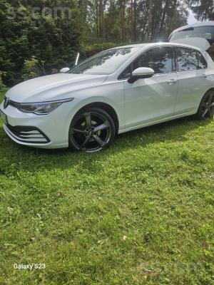 White Volkswagen Golf VIII 2021 in Riga, with an engine capacity of 2.00 L and mileage of 224 thousand km for 14500 €, photo 6 on AUTOMOTO.COM.LV