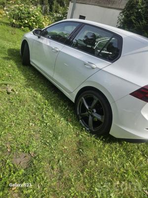 White Volkswagen Golf VIII 2021 in Riga, with an engine capacity of 2.00 L and mileage of 224 thousand km for 14500 €, photo 7 on AUTOMOTO.COM.LV
