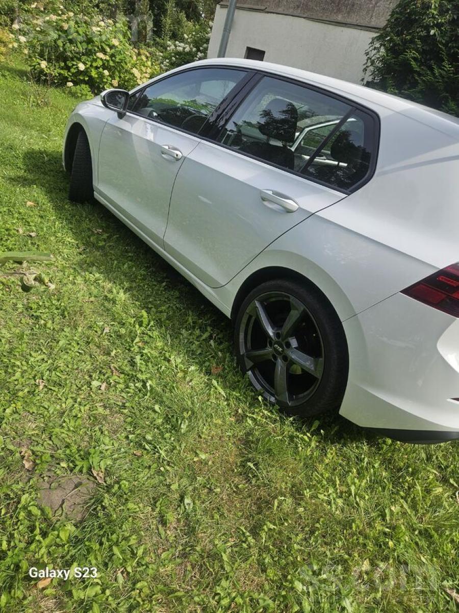 White Volkswagen Golf VIII 2021 in Riga, with an engine capacity of 2.00 L and mileage of 224 thousand km for 14500 €, photo 7 on AUTOMOTO.COM.LV