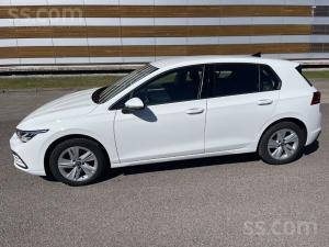 Balts Volkswagen Golf VIII 2022 Rīga, ar dzinēja tilpumu 1.00 L un nobraukumu 117 tūkst. km par 11500 €, foto 4 vietnē AUTOMOTO.COM.LV