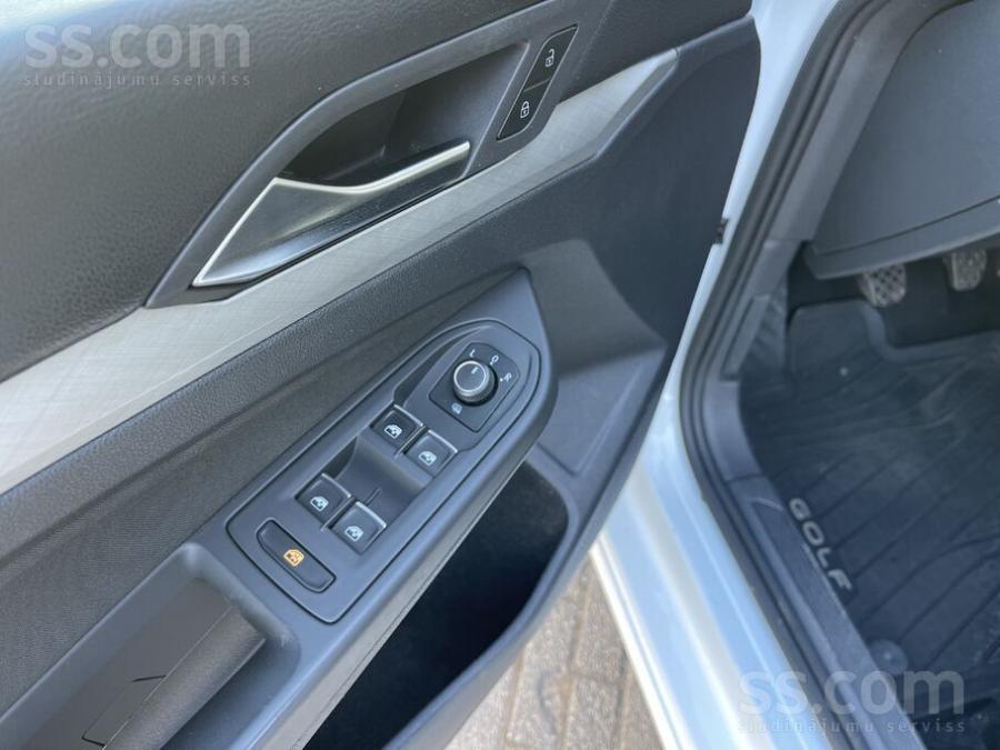 Balts Volkswagen Golf VIII 2022 Rīga, ar dzinēja tilpumu 1.00 L un nobraukumu 117 tūkst. km par 11500 €, foto 12 vietnē AUTOMOTO.COM.LV