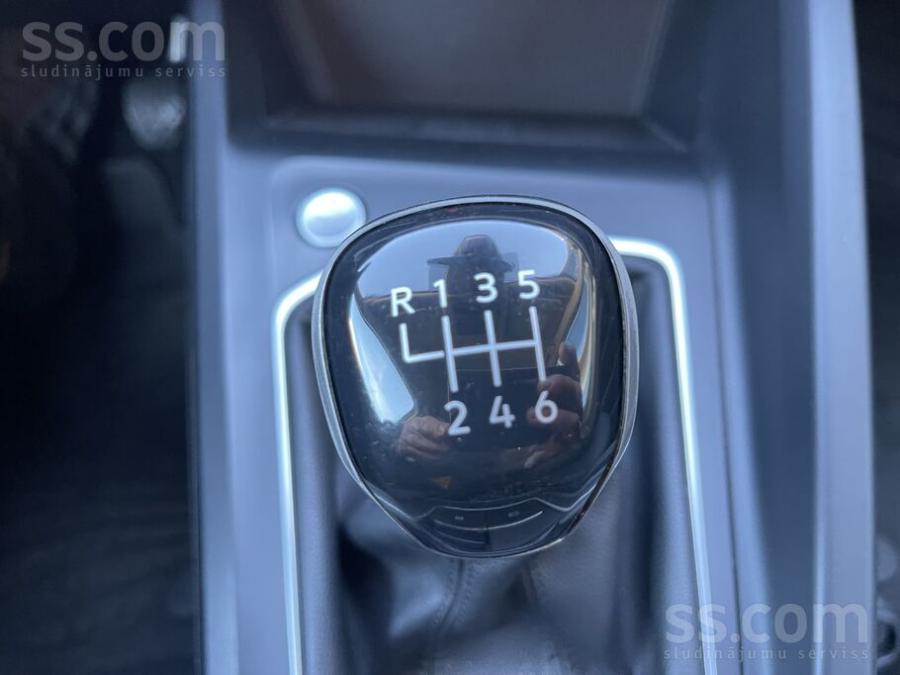 Balts Volkswagen Golf VIII 2022 Rīga, ar dzinēja tilpumu 1.00 L un nobraukumu 117 tūkst. km par 11500 €, foto 20 vietnē AUTOMOTO.COM.LV