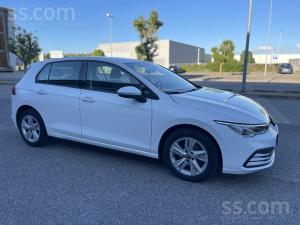 Balts Volkswagen Golf VIII 2022 Rīga, ar dzinēja tilpumu 2.00 L un nobraukumu 180 tūkst. km par 10900 €, foto 5 vietnē AUTOMOTO.COM.LV