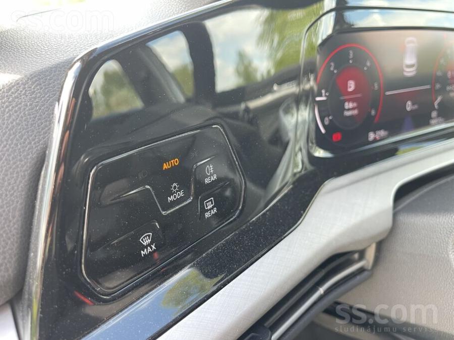 Balts Volkswagen Golf VIII 2022 Rīga, ar dzinēja tilpumu 2.00 L un nobraukumu 180 tūkst. km par 10900 €, foto 12 vietnē AUTOMOTO.COM.LV