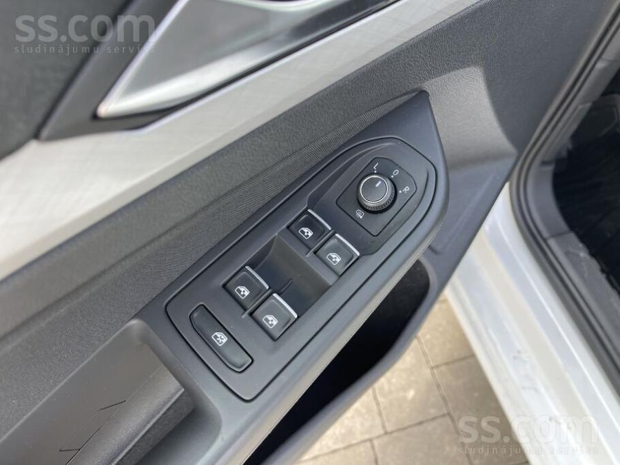 Balts Volkswagen Golf VIII 2022 Rīga, ar dzinēja tilpumu 2.00 L un nobraukumu 180 tūkst. km par 10900 €, foto 13 vietnē AUTOMOTO.COM.LV