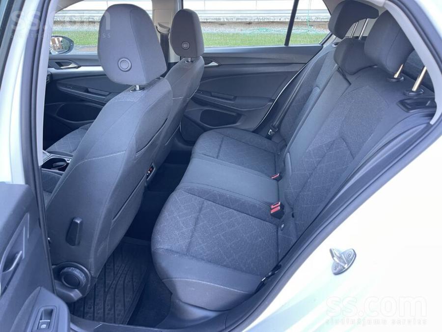 Balts Volkswagen Golf VIII 2022 Rīga, ar dzinēja tilpumu 2.00 L un nobraukumu 180 tūkst. km par 10900 €, foto 24 vietnē AUTOMOTO.COM.LV