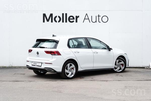 Balts Volkswagen Golf VIII 2022 Rīga, ar dzinēja tilpumu 1.40 L un nobraukumu 95 tūkst. km par 20950 €, foto 4 vietnē AUTOMOTO.COM.LV