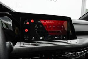 Balts Volkswagen Golf VIII 2022 Rīga, ar dzinēja tilpumu 1.40 L un nobraukumu 95 tūkst. km par 20950 €, foto 27 vietnē AUTOMOTO.COM.LV