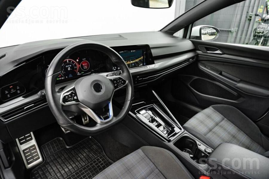 Balts Volkswagen Golf VIII 2022 Rīga, ar dzinēja tilpumu 1.40 L un nobraukumu 95 tūkst. km par 20950 €, foto 28 vietnē AUTOMOTO.COM.LV