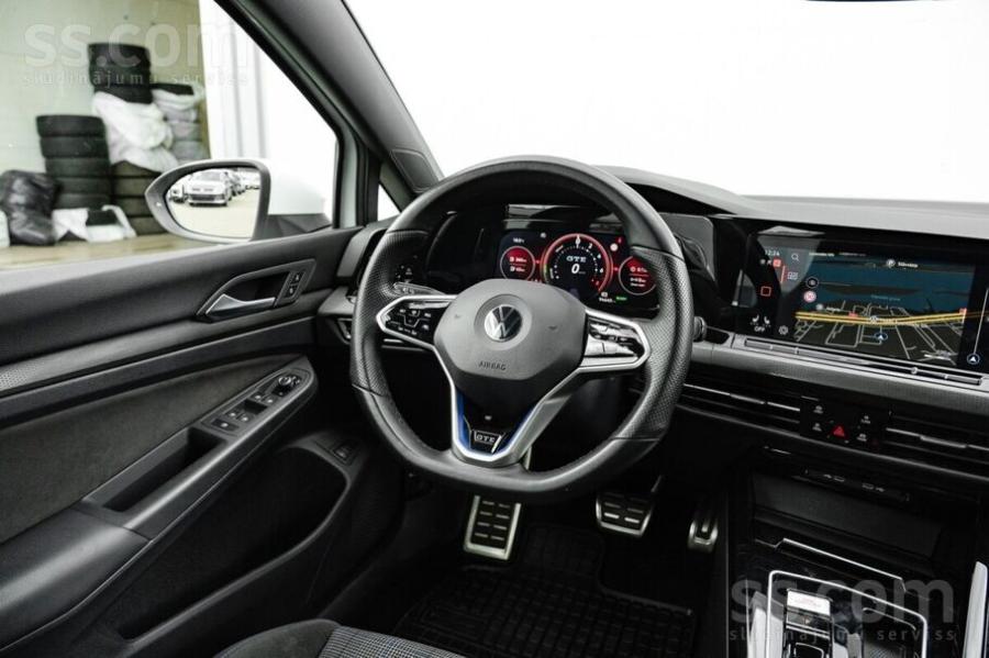Balts Volkswagen Golf VIII 2022 Rīga, ar dzinēja tilpumu 1.40 L un nobraukumu 95 tūkst. km par 20950 €, foto 30 vietnē AUTOMOTO.COM.LV