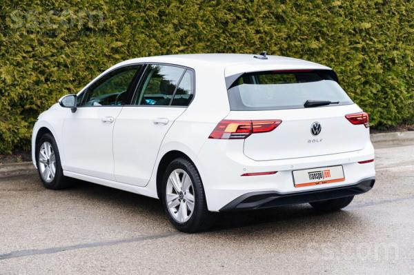 White Volkswagen Golf VIII 2022 in Riga, with an engine capacity of 2.00 L and mileage of 229 thousand km for 11500 €, photo 5 on AUTOMOTO.COM.LV