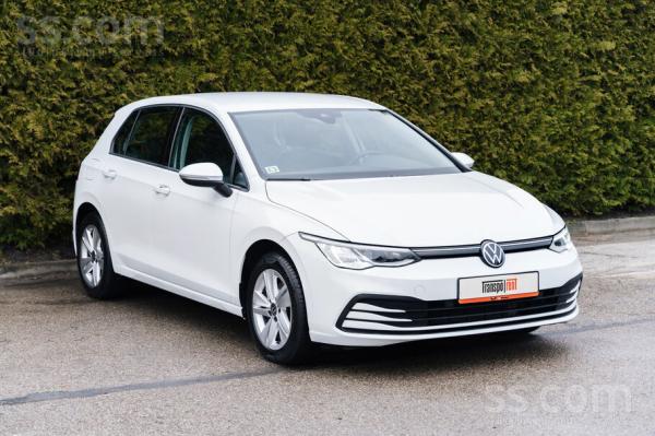 Белый Фольксваген Golf 8 2022 в Рига, объемом двигателя 2.00 л и пробегом 229 тыс. км за 11500 €, фото 3 на AUTOMOTO.COM.LV