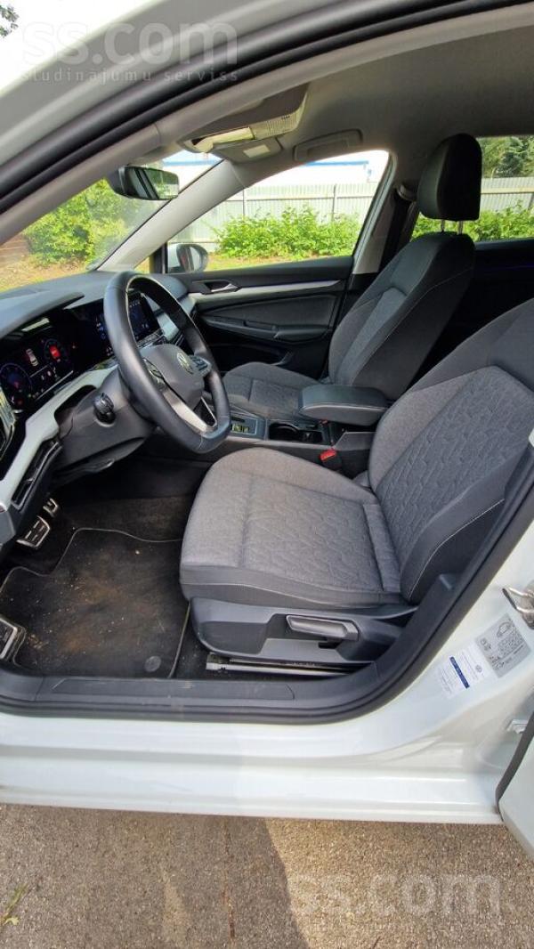 Balts Volkswagen Golf VIII 2024 Rīga, ar dzinēja tilpumu 2.00 L un nobraukumu 21 tūkst. km par 20200 €, foto 7 vietnē AUTOMOTO.COM.LV