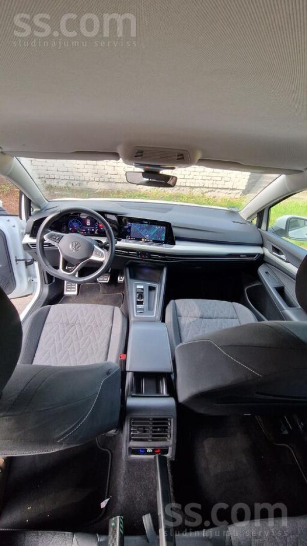 Balts Volkswagen Golf VIII 2024 Rīga, ar dzinēja tilpumu 2.00 L un nobraukumu 21 tūkst. km par 20200 €, foto 9 vietnē AUTOMOTO.COM.LV