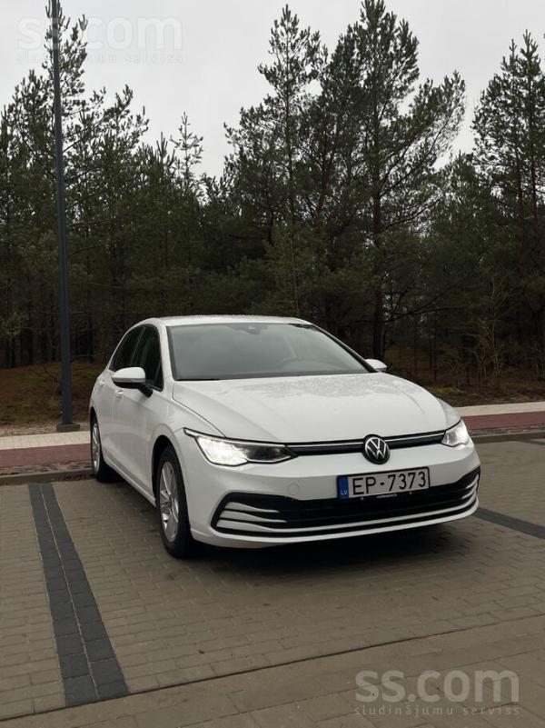 Белый Фольксваген Golf 8 2025 в Вентспилс, объемом двигателя 2.00 л и пробегом 13 тыс. км за 24500 €, фото 1 на AUTOMOTO.COM.LV