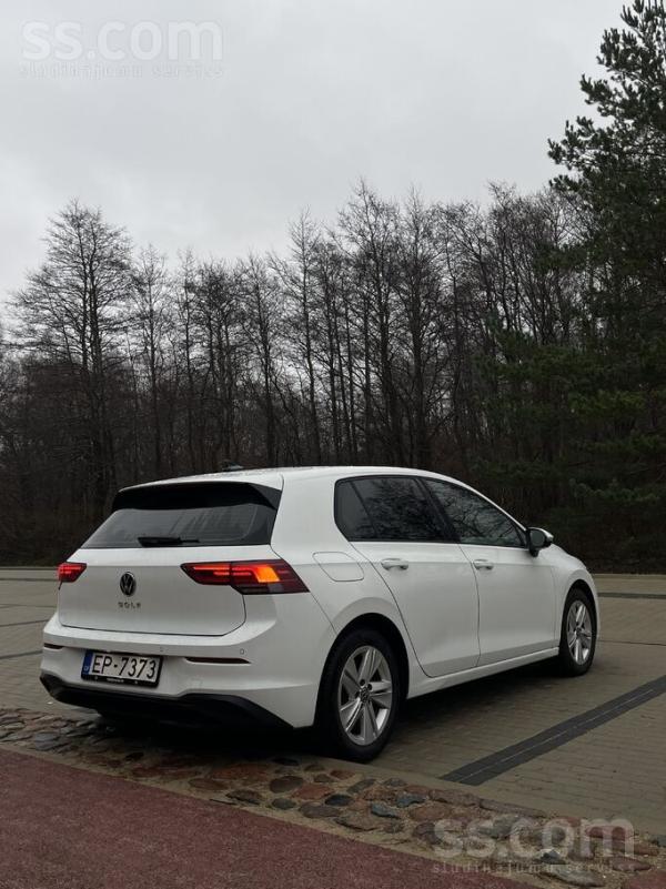Белый Фольксваген Golf 8 2025 в Вентспилс, объемом двигателя 2.00 л и пробегом 13 тыс. км за 24500 €, фото 3 на AUTOMOTO.COM.LV